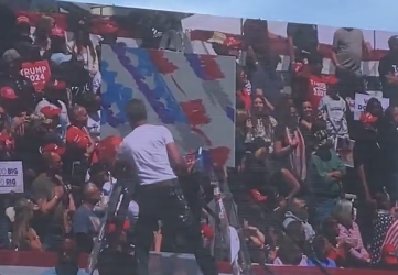 Viral Video: Massive Crowd at Trump Rally Goes Nuts When Painting of US ...