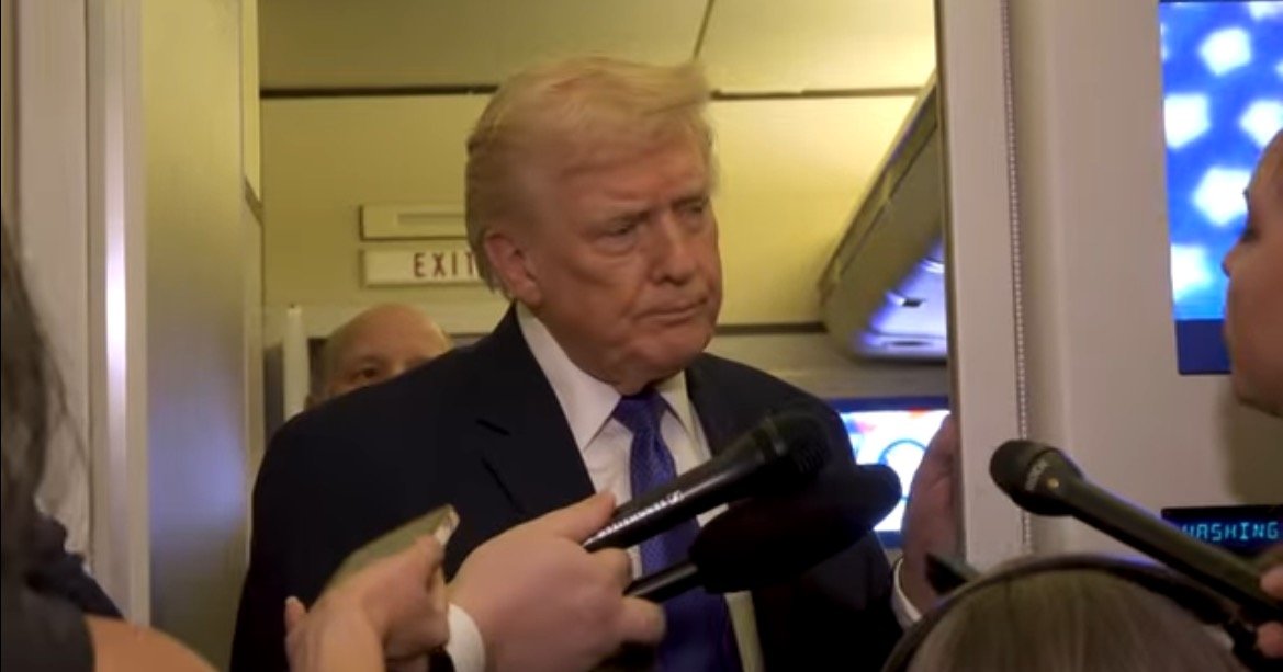 Trump Zings Washington Post Reporter on Flight